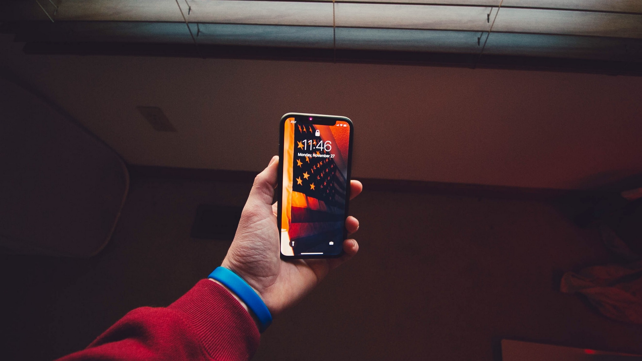 Holding Phone Wallpapers - Wallpaper Cave