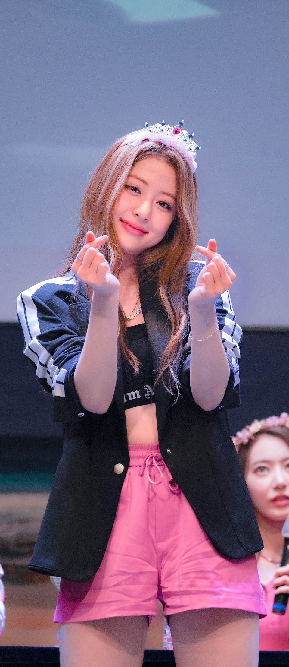 Huh Yunjin Wallpapers - Wallpaper Cave