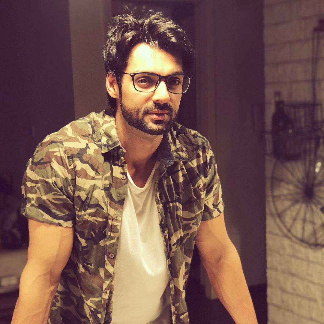 Karan Wahi Pics