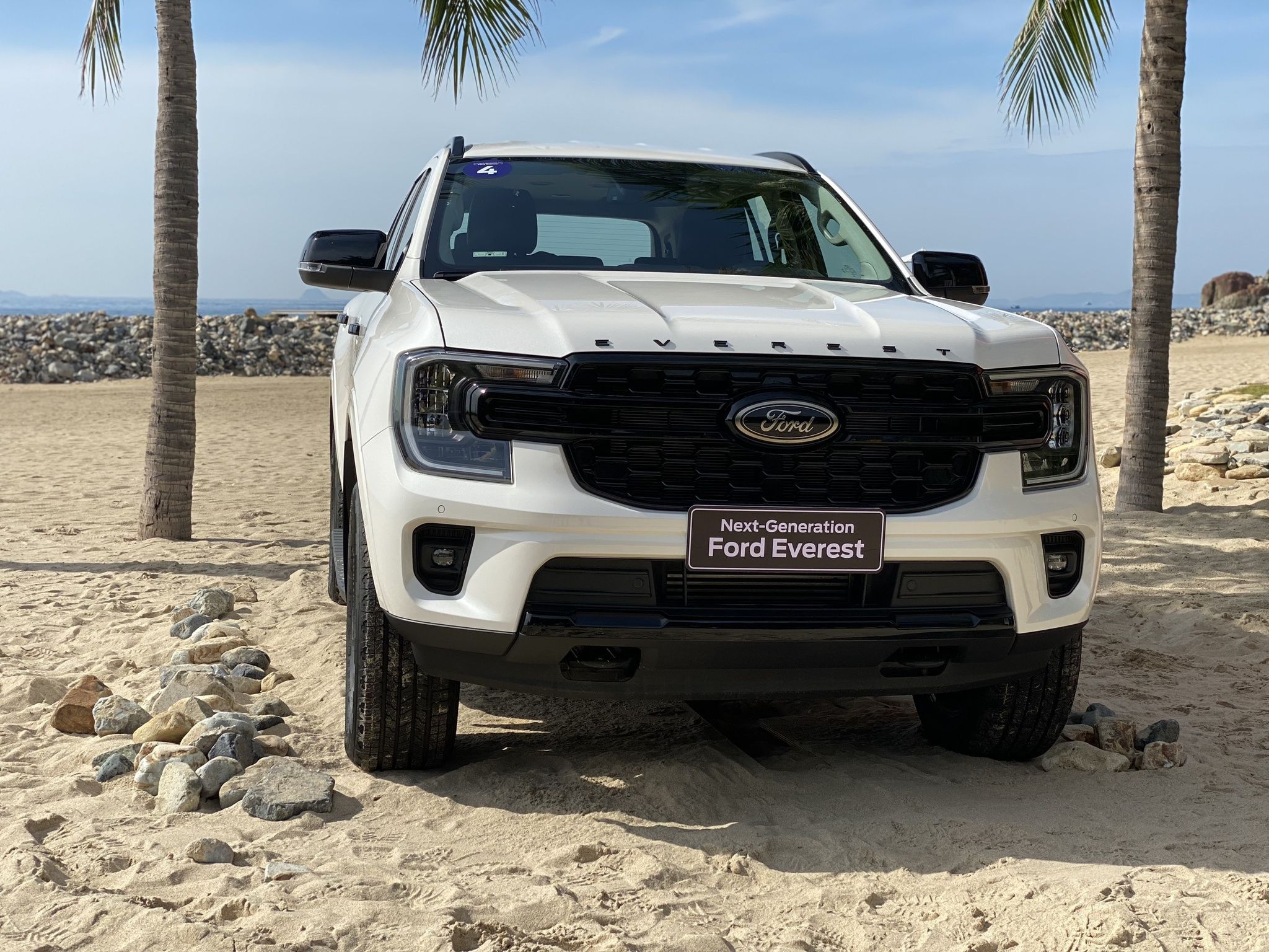 2022 Ford Everest White