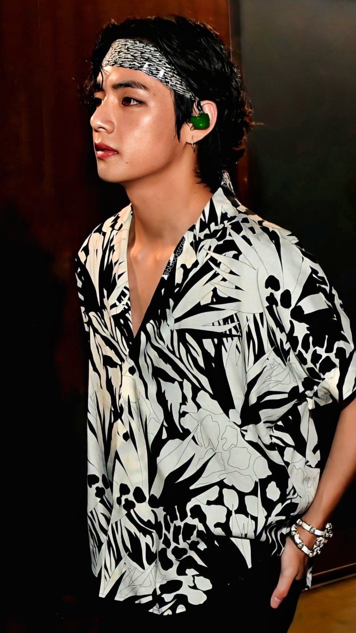 BTS V Dark Wallpapers - Wallpaper Cave