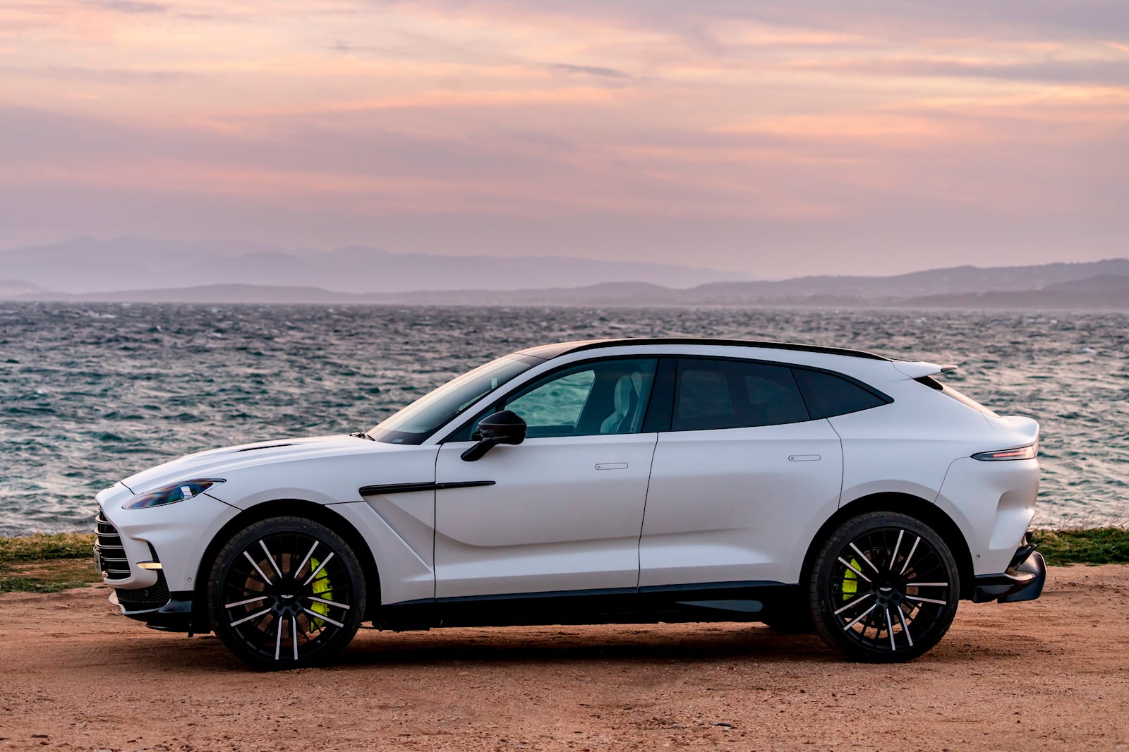 2023 Aston Martin DBX707 Wallpapers - Wallpaper Cave