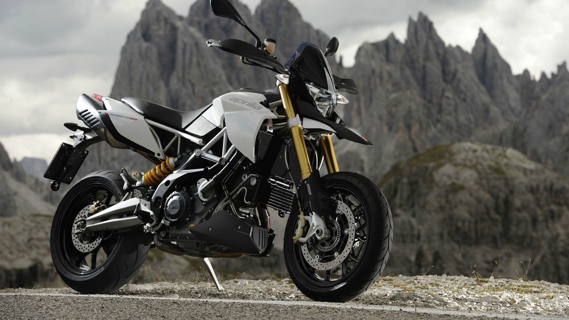 Two Wheeler Wallpapers - Wallpaper Cave