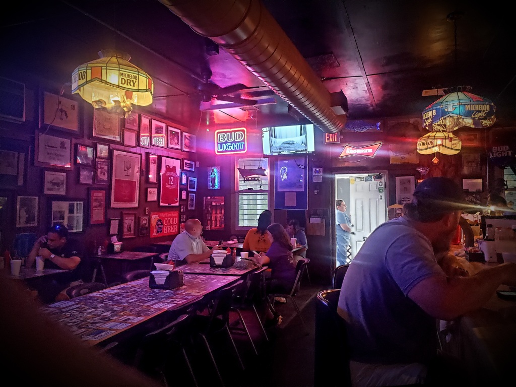 Dive Bar Wallpapers - Wallpaper Cave