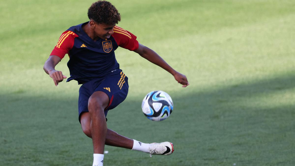 Lamine Yamal Wallpapers - Wallpaper Cave