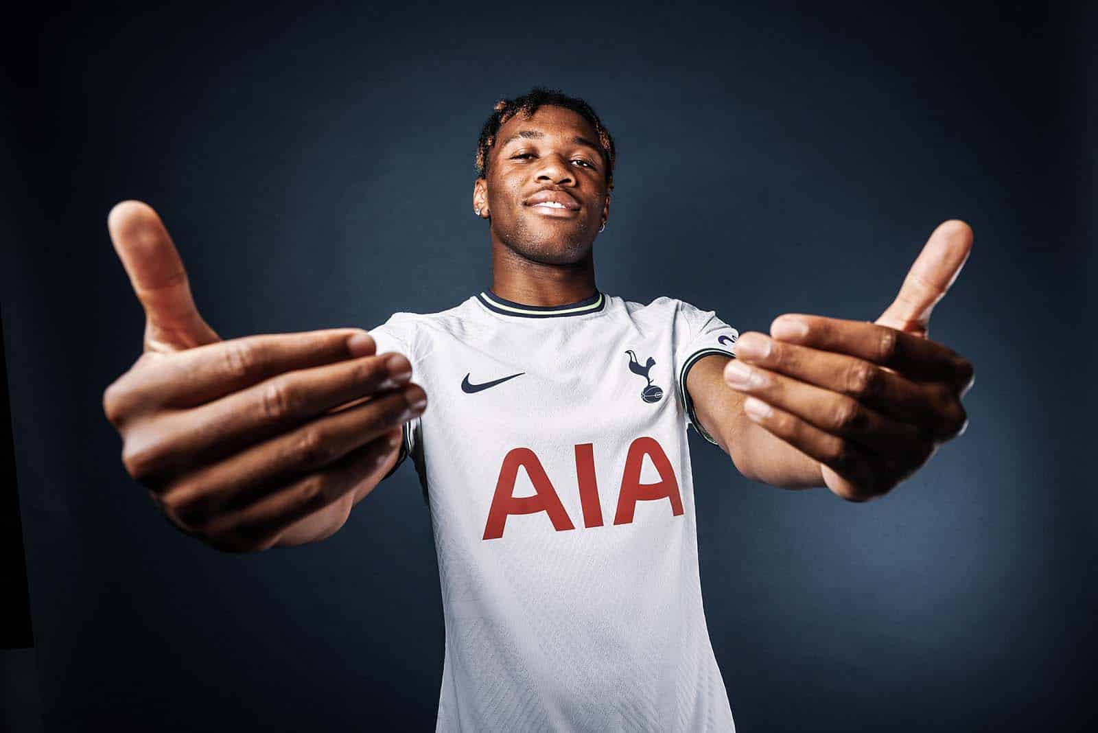 Destiny Udogie Wallpapers - Wallpaper Cave