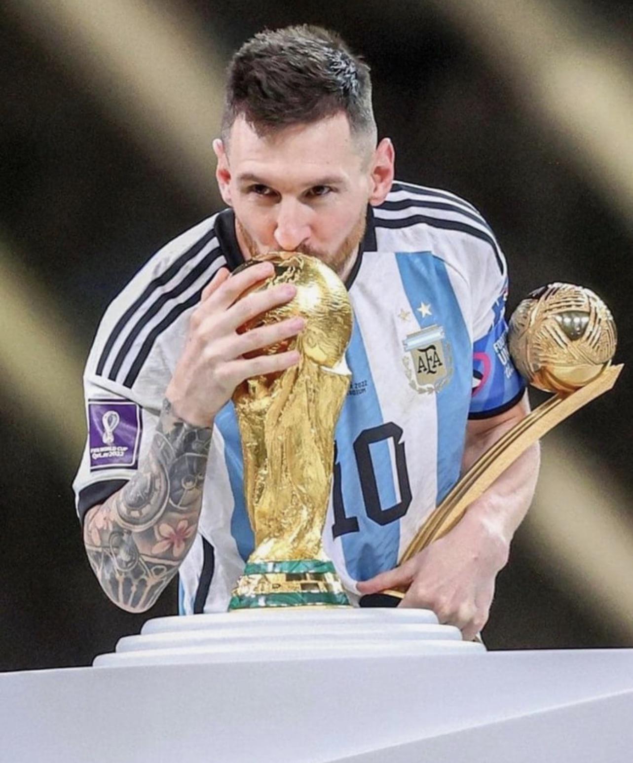Messi Kissing World Cup Wallpapers - Wallpaper Cave