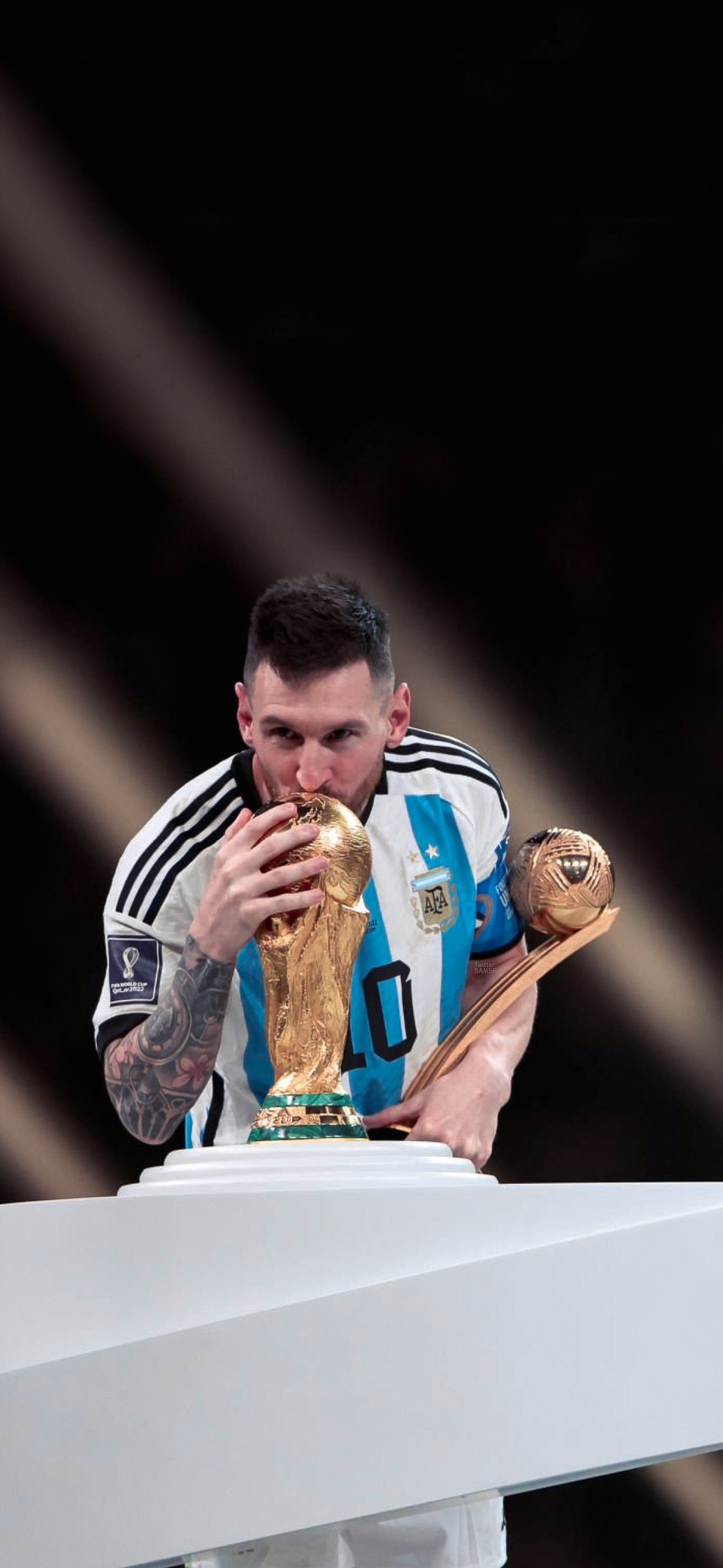Messi Kissing World Cup Wallpapers - Wallpaper Cave