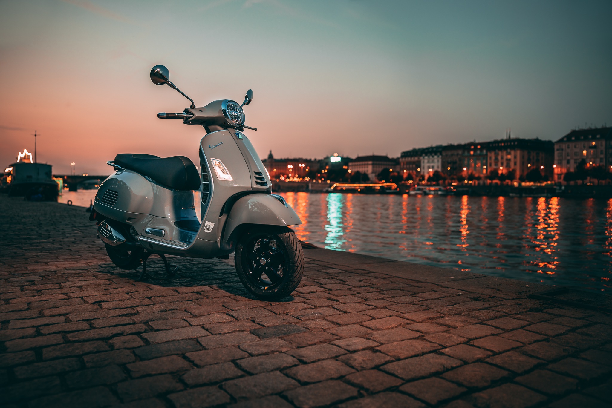 Vespa GTS Wallpapers - Wallpaper Cave