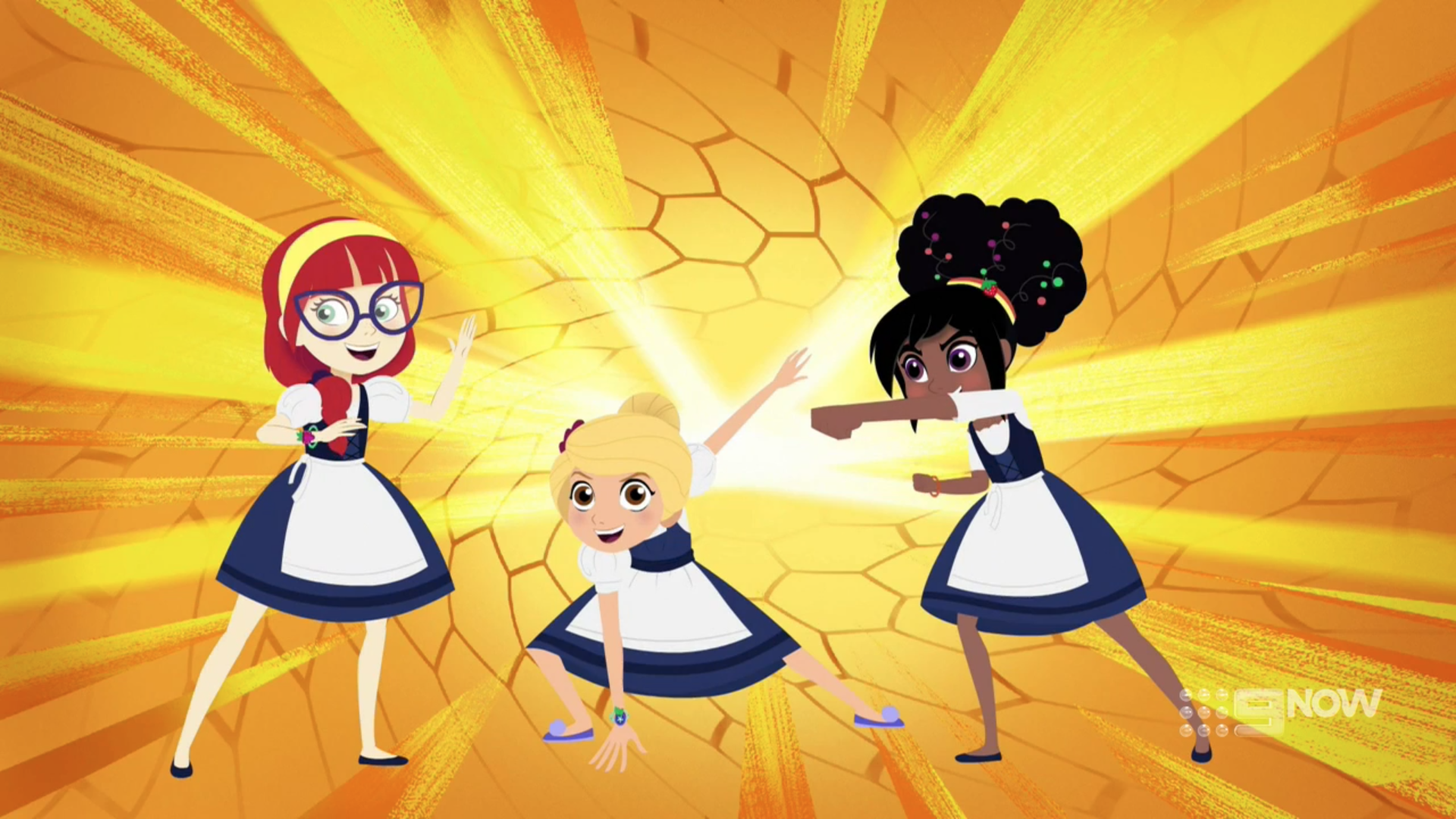 Berry Bees Wallpapers - Wallpaper Cave