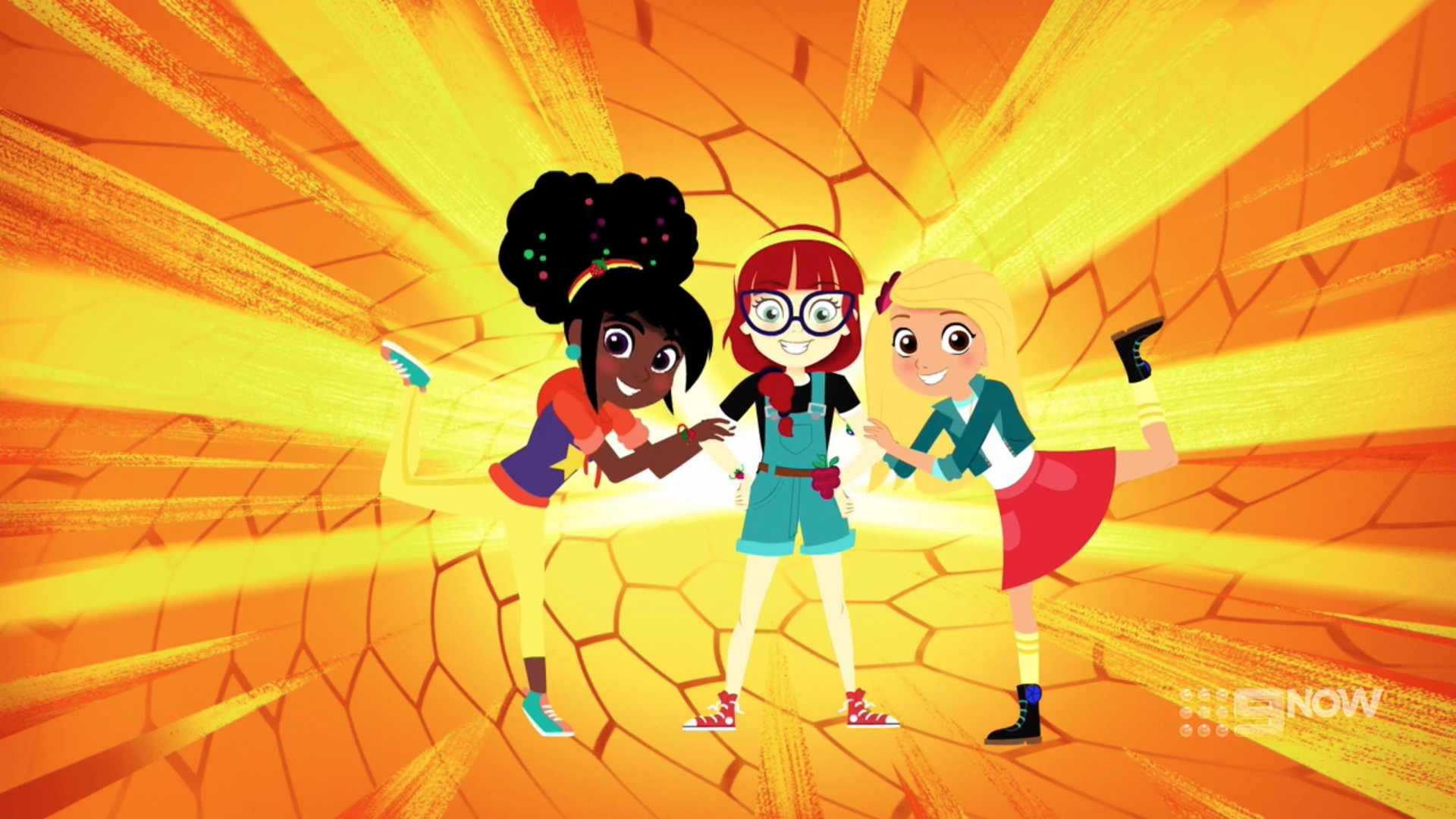 Berry Bees Wallpapers - Wallpaper Cave