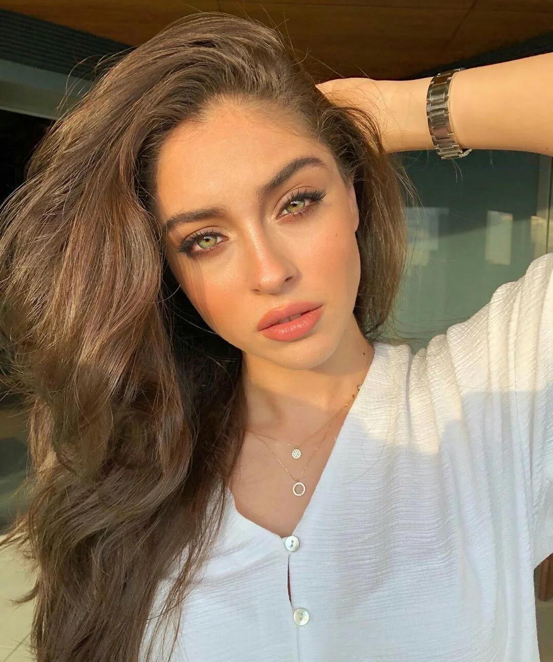 Cemre Baysel Wallpapers - Wallpaper Cave