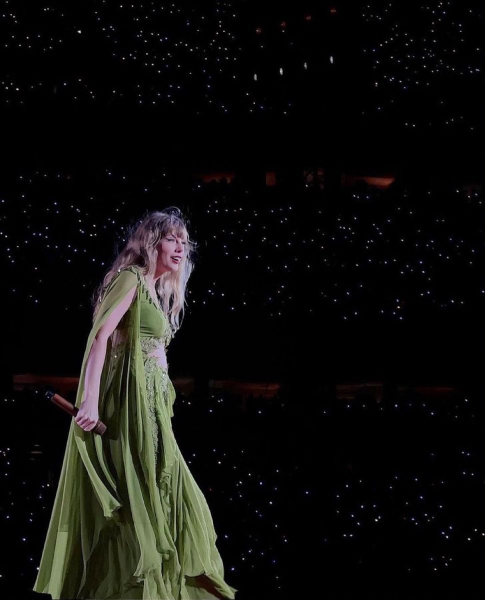 Taylor Swift Folklore Green Dress Wallpapers - Wallpaper Cave