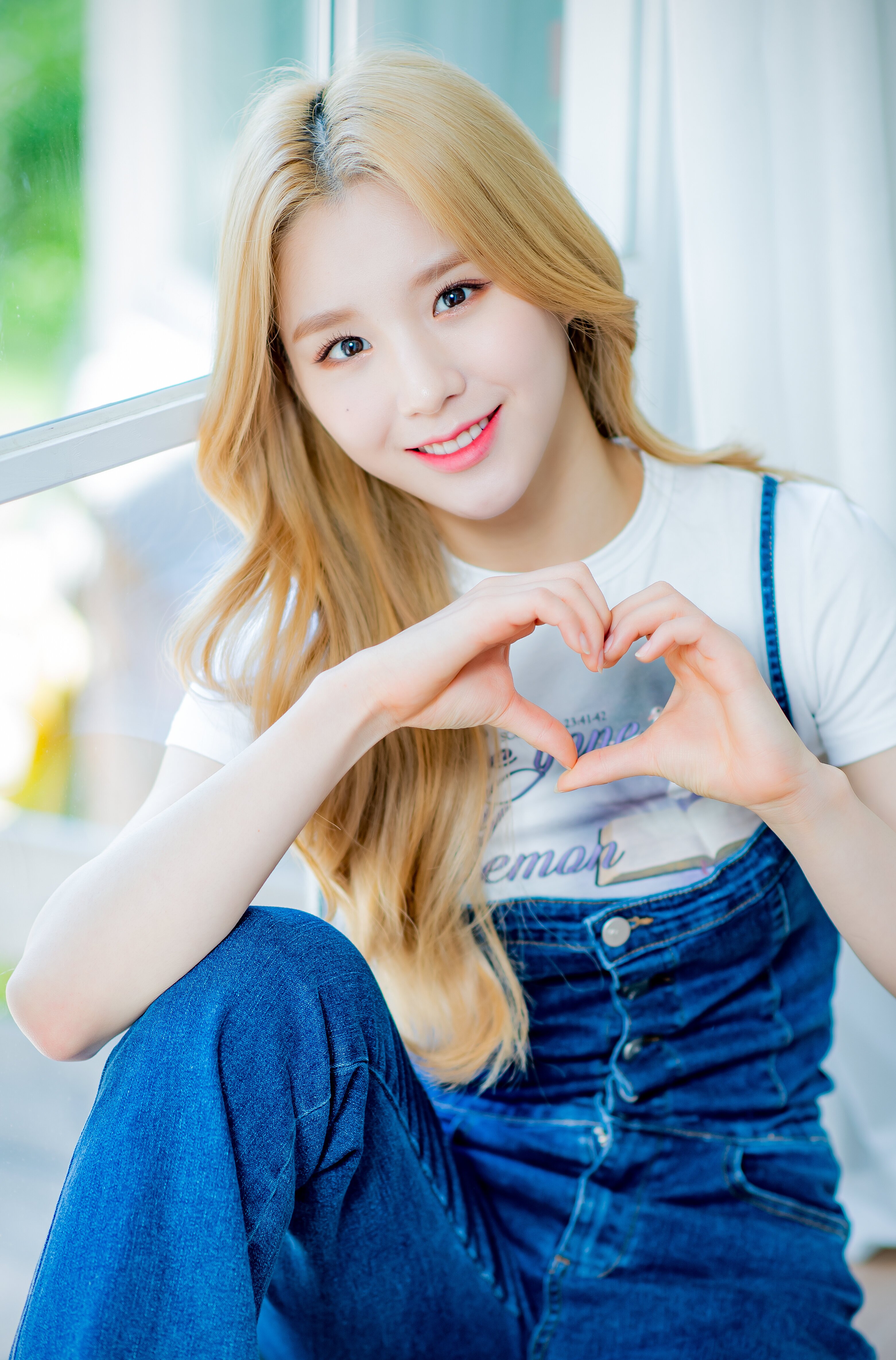 Loona 1/3 Wallpapers - Wallpaper Cave