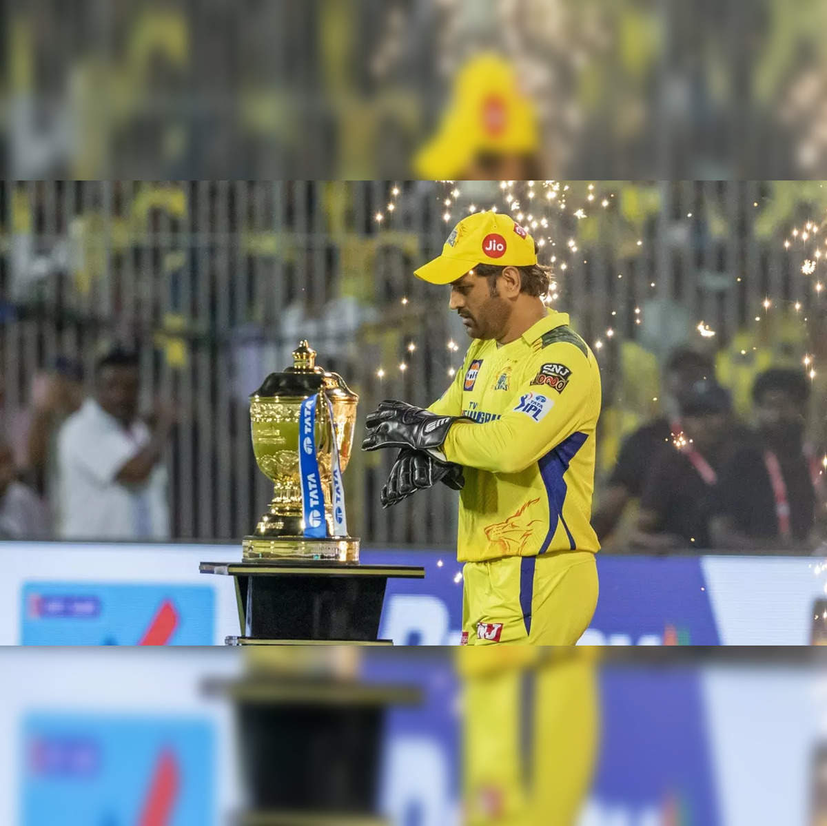Dhoni Trophy Wallpapers - Wallpaper Cave