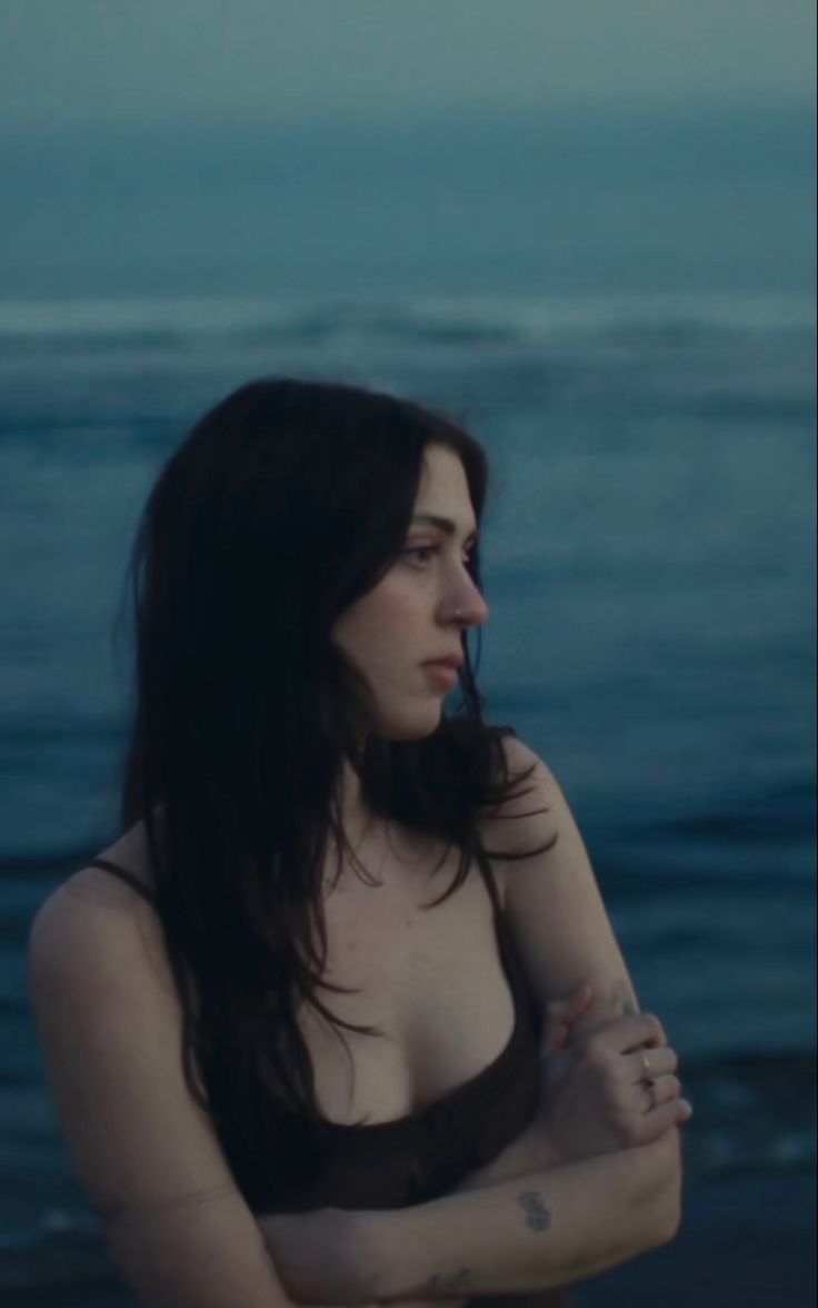 Lizzy McAlpine Wallpapers - Wallpaper Cave