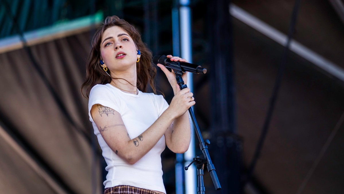 Lizzy McAlpine Wallpapers - Wallpaper Cave