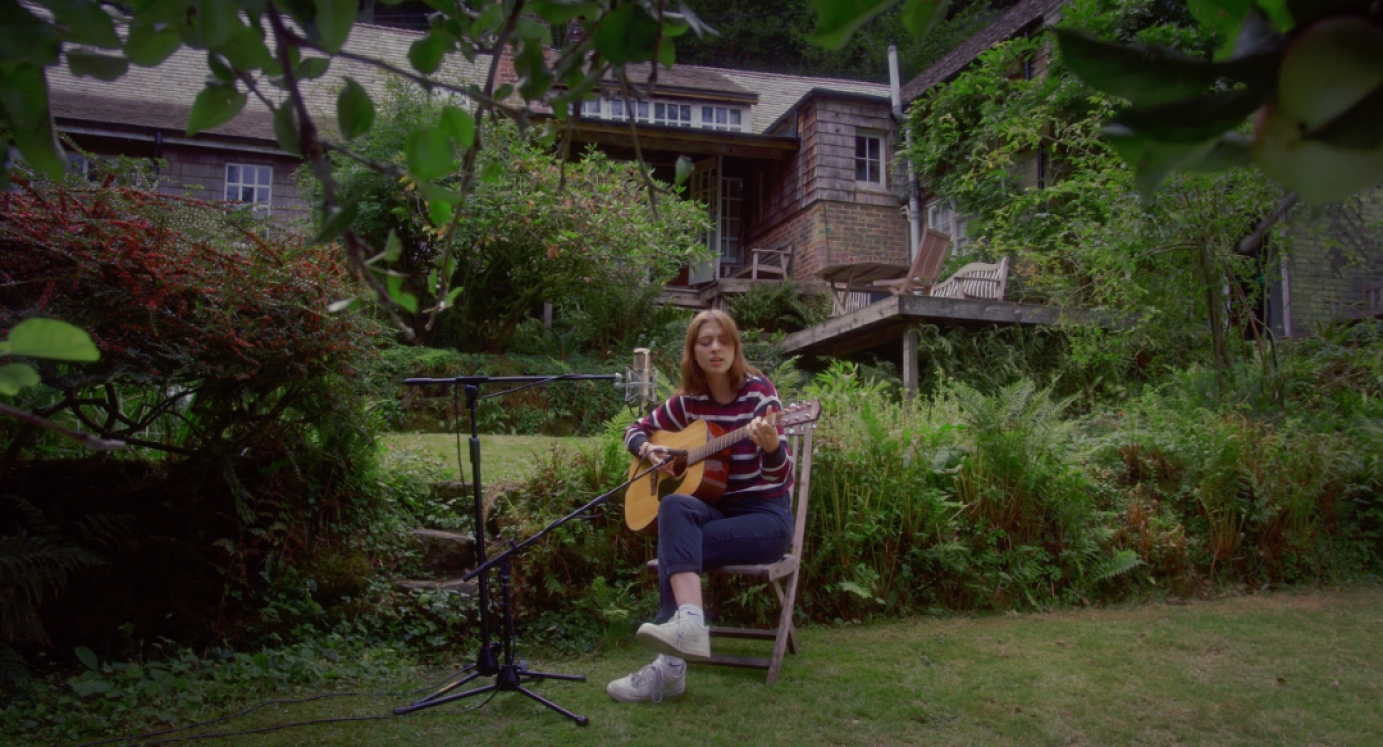 Lizzy McAlpine Wallpapers - Wallpaper Cave