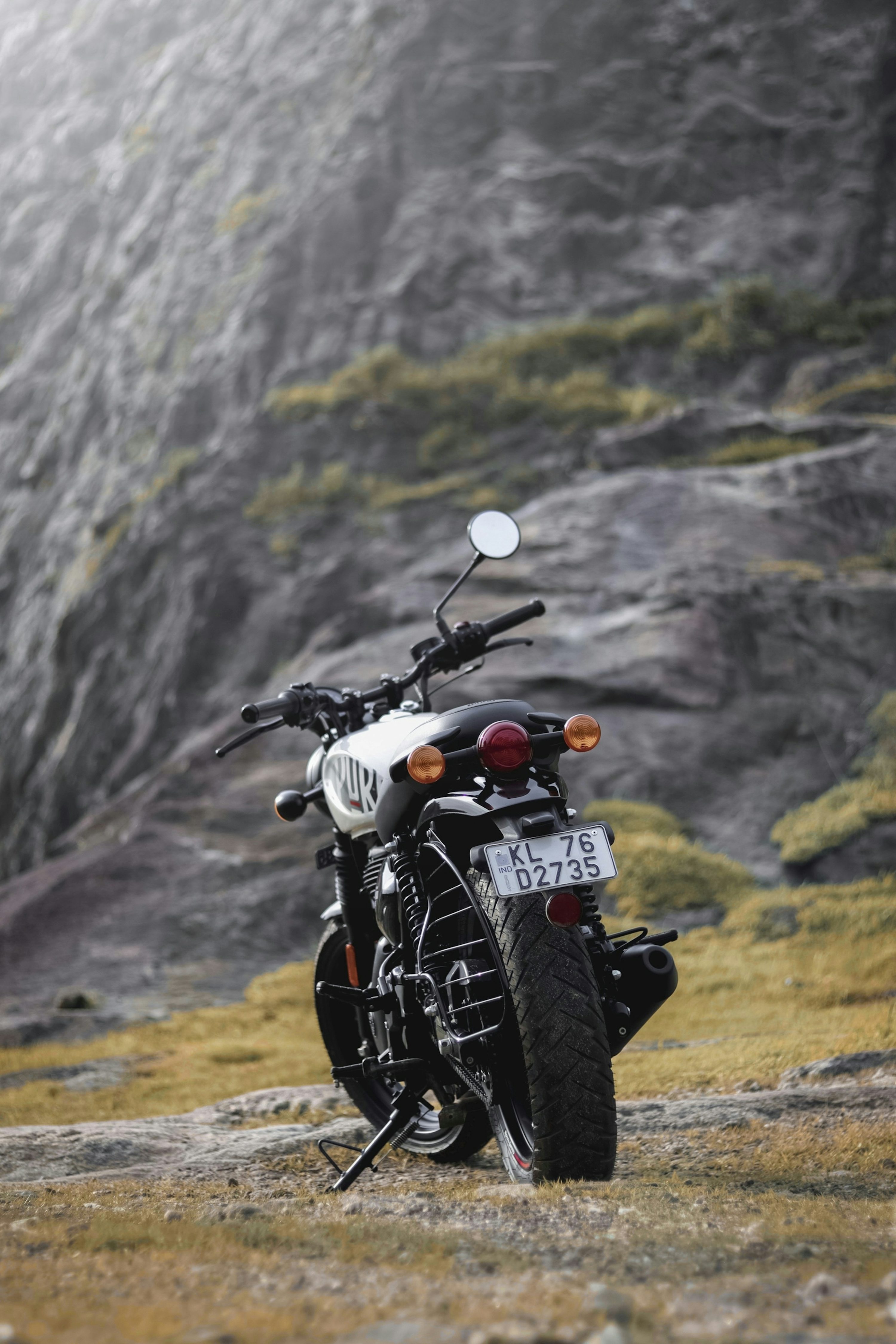 Royal Enfield Classic 350 Black And White Wallpapers - Wallpaper Cave