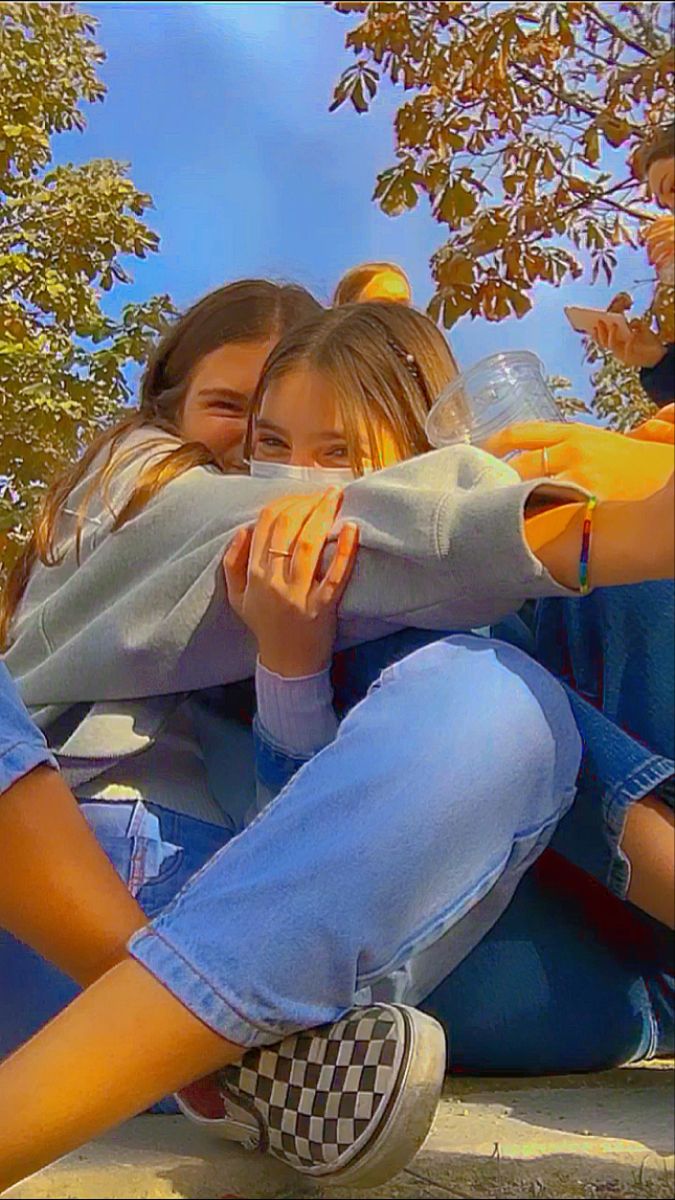 BFF Hug Wallpapers - Wallpaper Cave