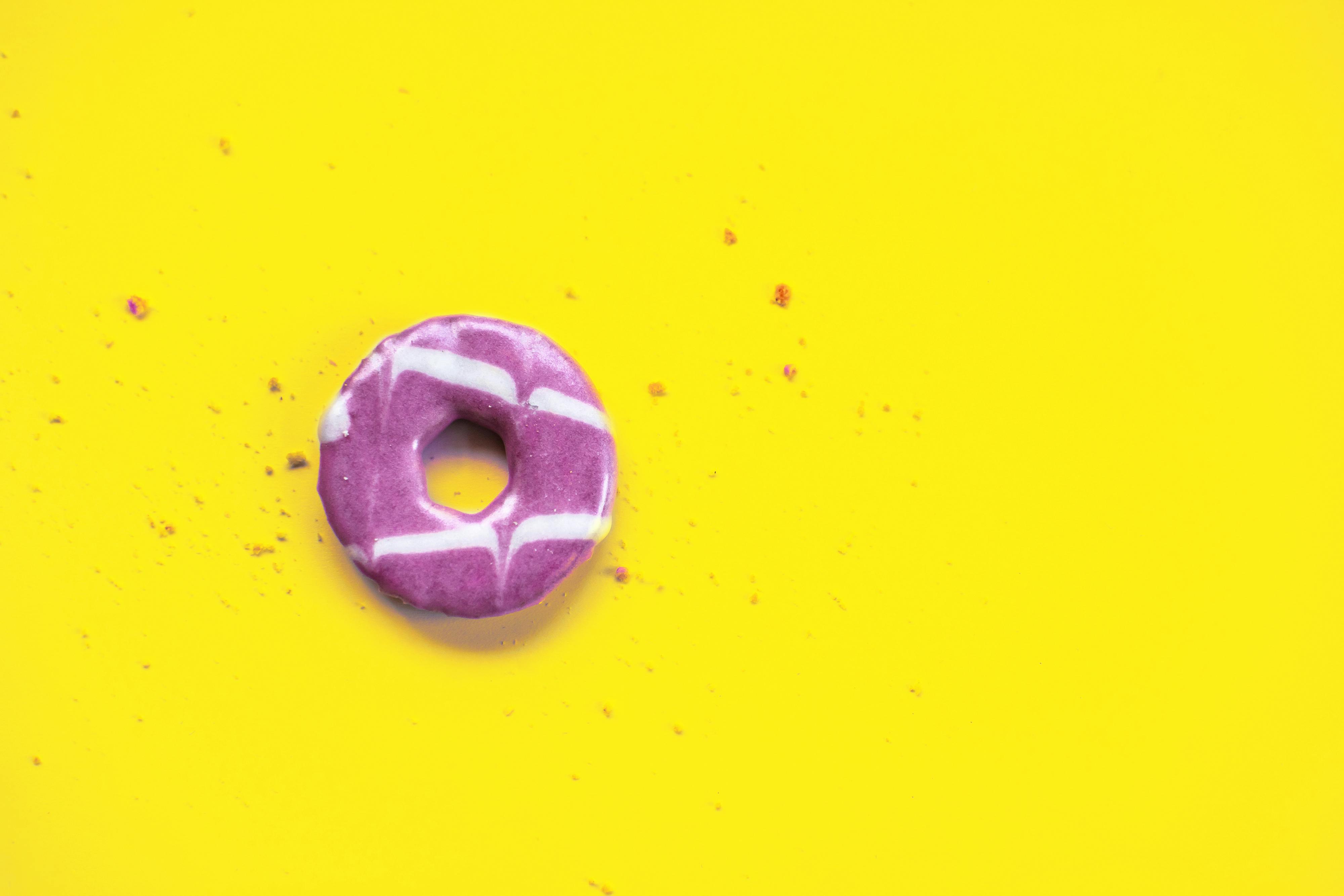 Yellow Donut Wallpapers - Wallpaper Cave