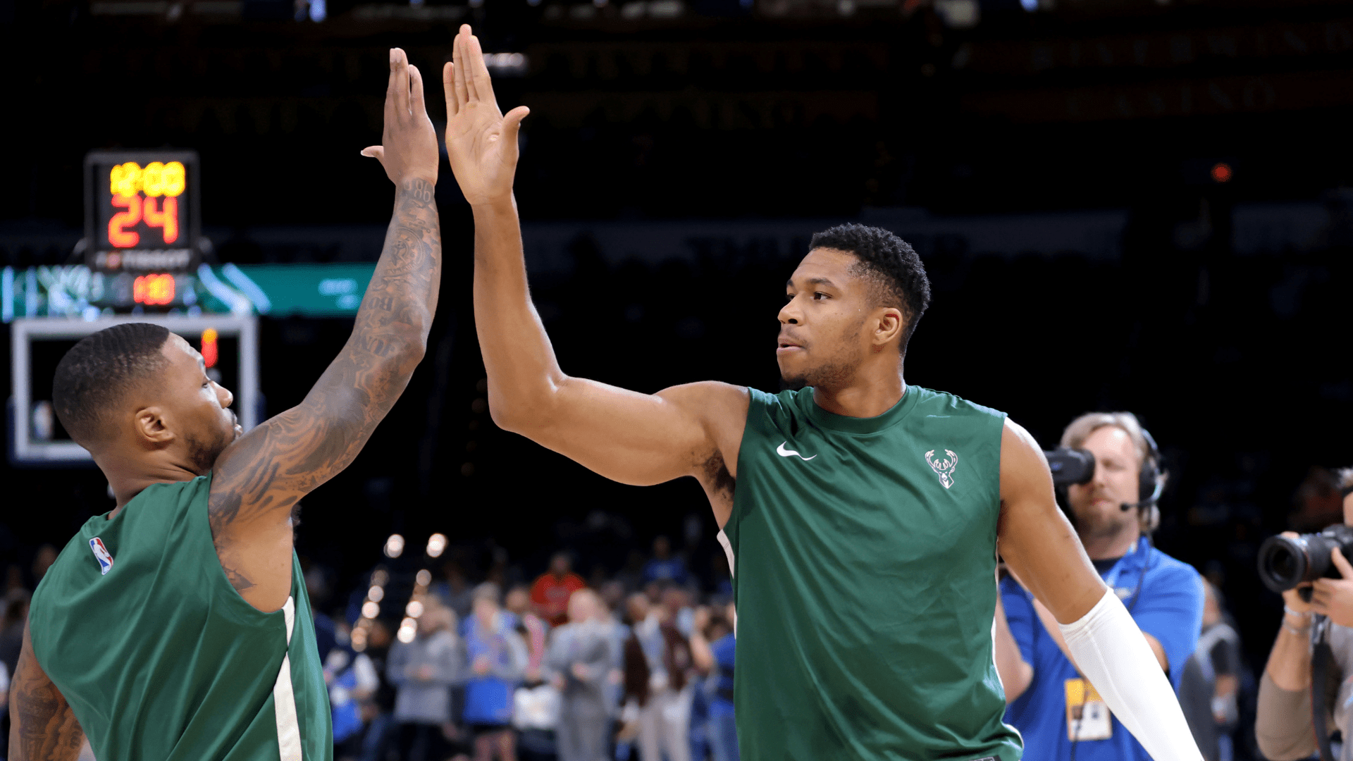 Giannis Antetokounmpo And Damian Lillard Wallpapers - Wallpaper Cave