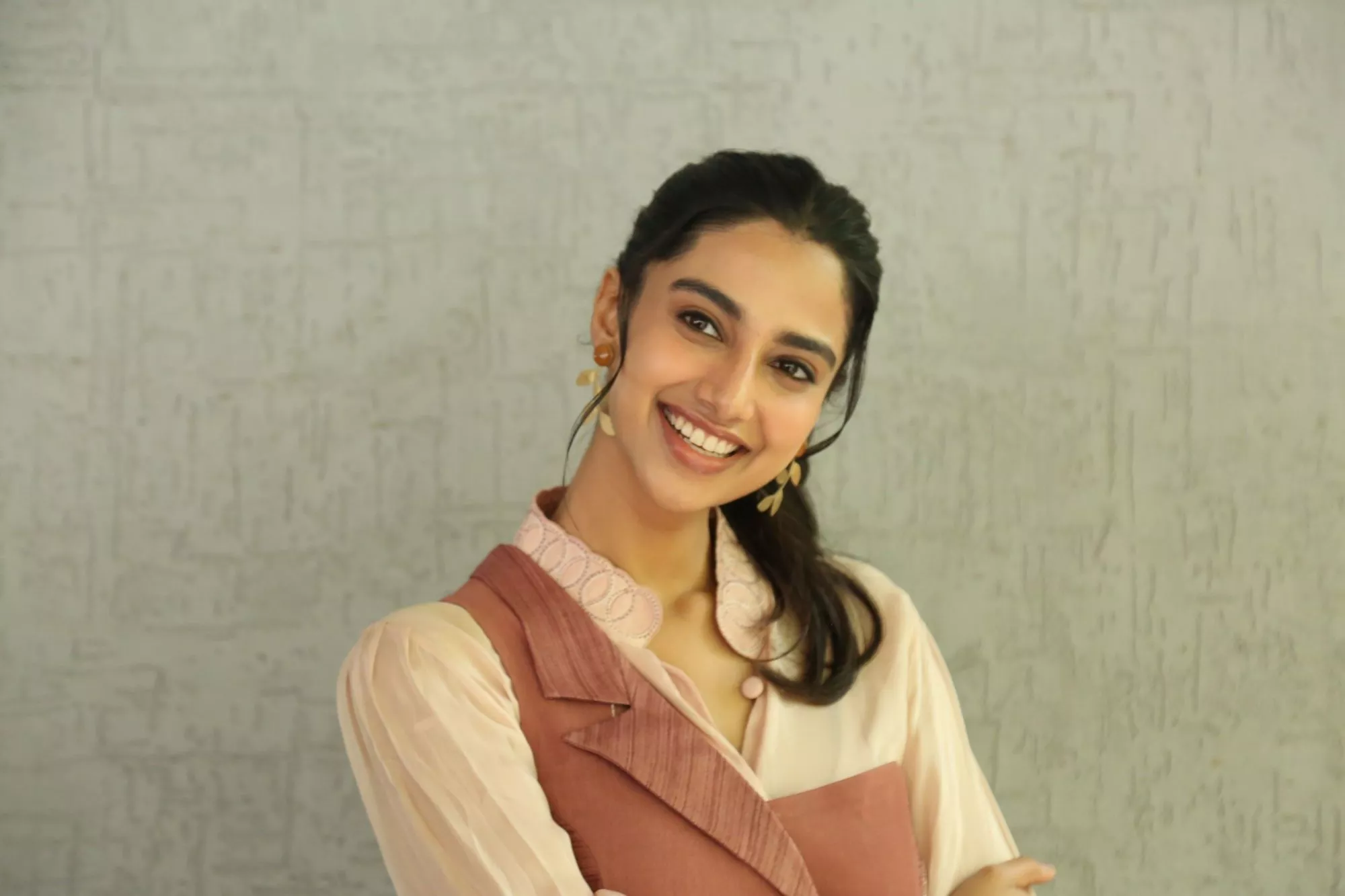 Lucky Bhaskar Wallpapers - Wallpaper Cave