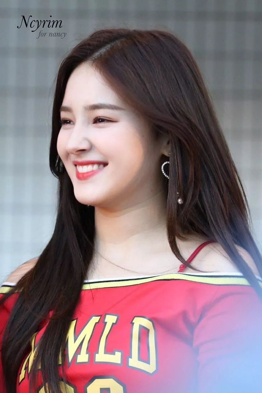 Nancy Momoland iPhone Wallpapers - Wallpaper Cave