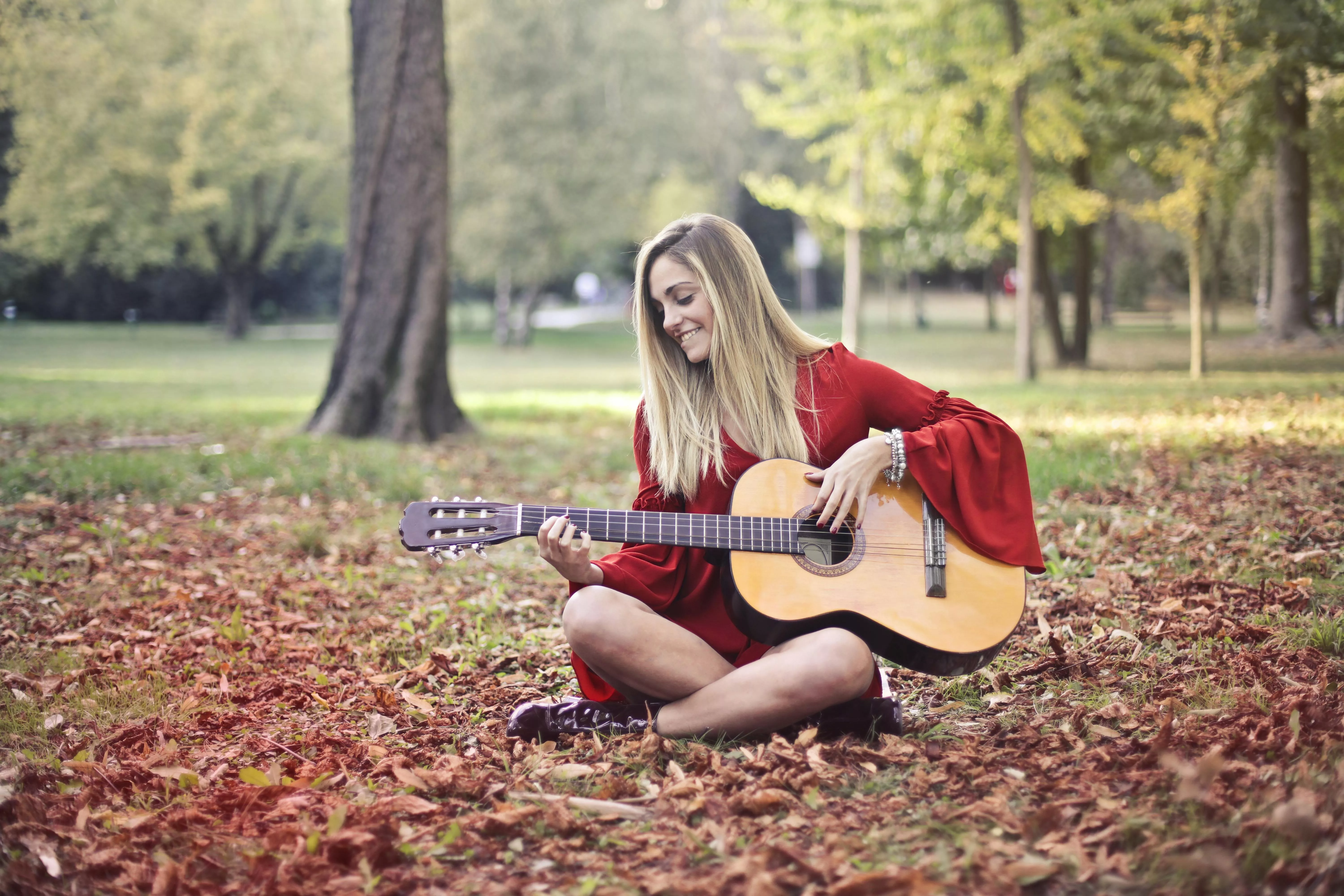 Girl Playing Guitar Wallpapers - Wallpaper Cave