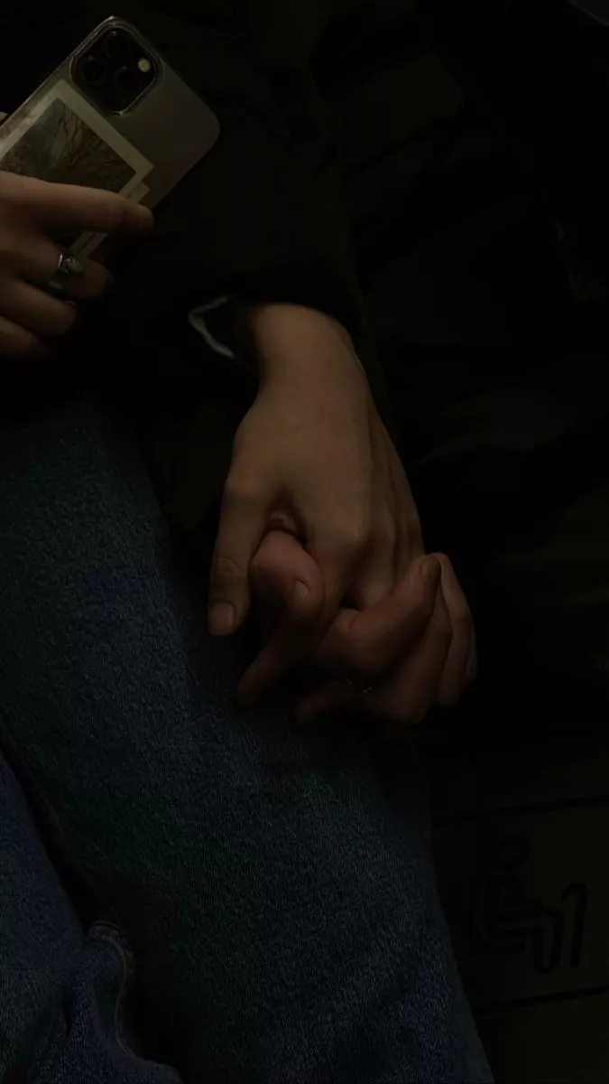 Hand Holding Phone Wallpapers - Wallpaper Cave