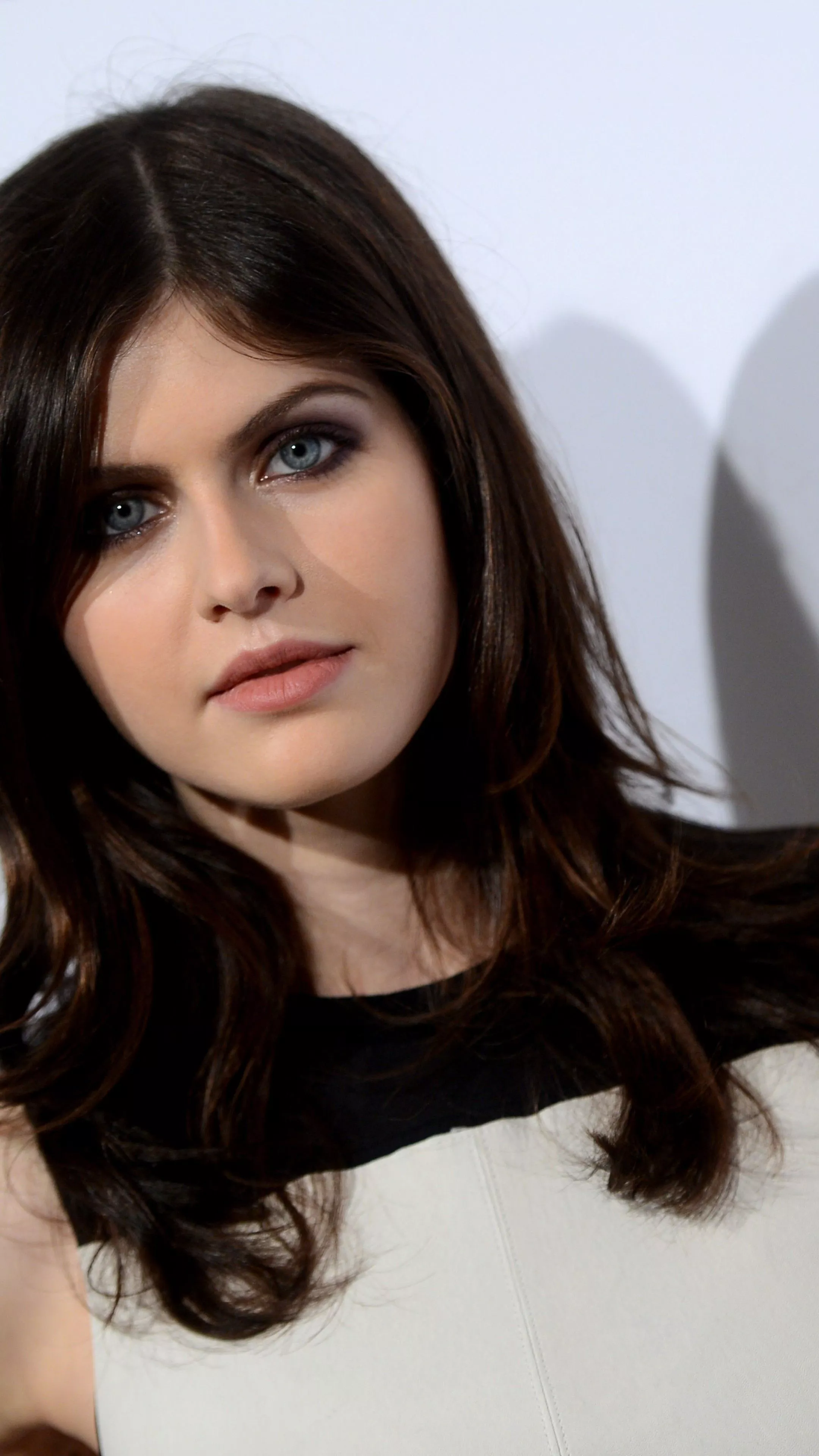Alexandra Daddario iPhone Wallpapers - Wallpaper Cave