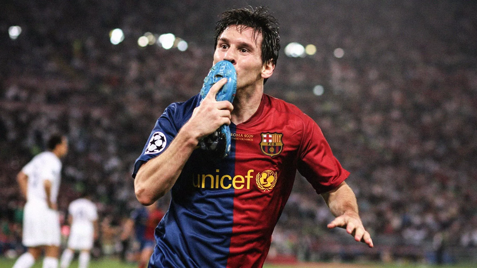Messi Kissing Boot Wallpapers - Wallpaper Cave Messi Kissing Boot Wallpapers - Wallpaper Cave