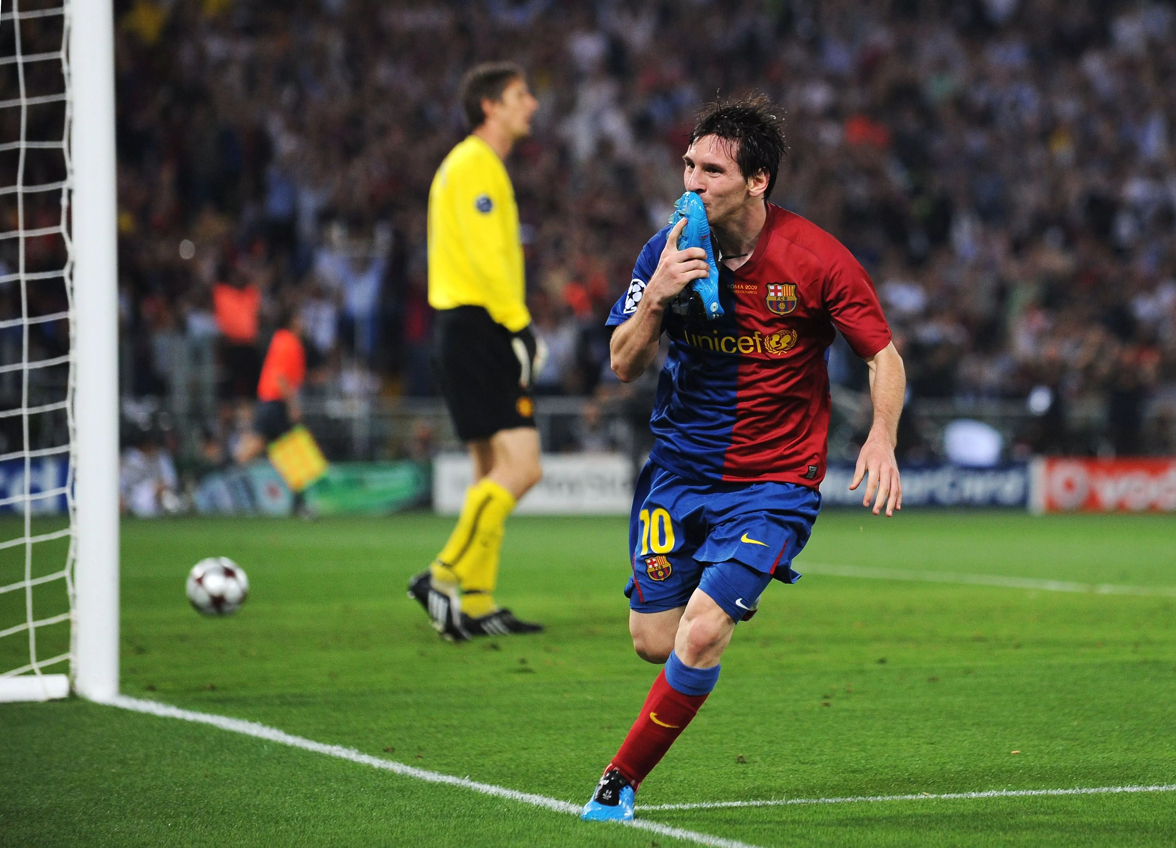 Messi Kissing Boot Wallpapers - Wallpaper Cave