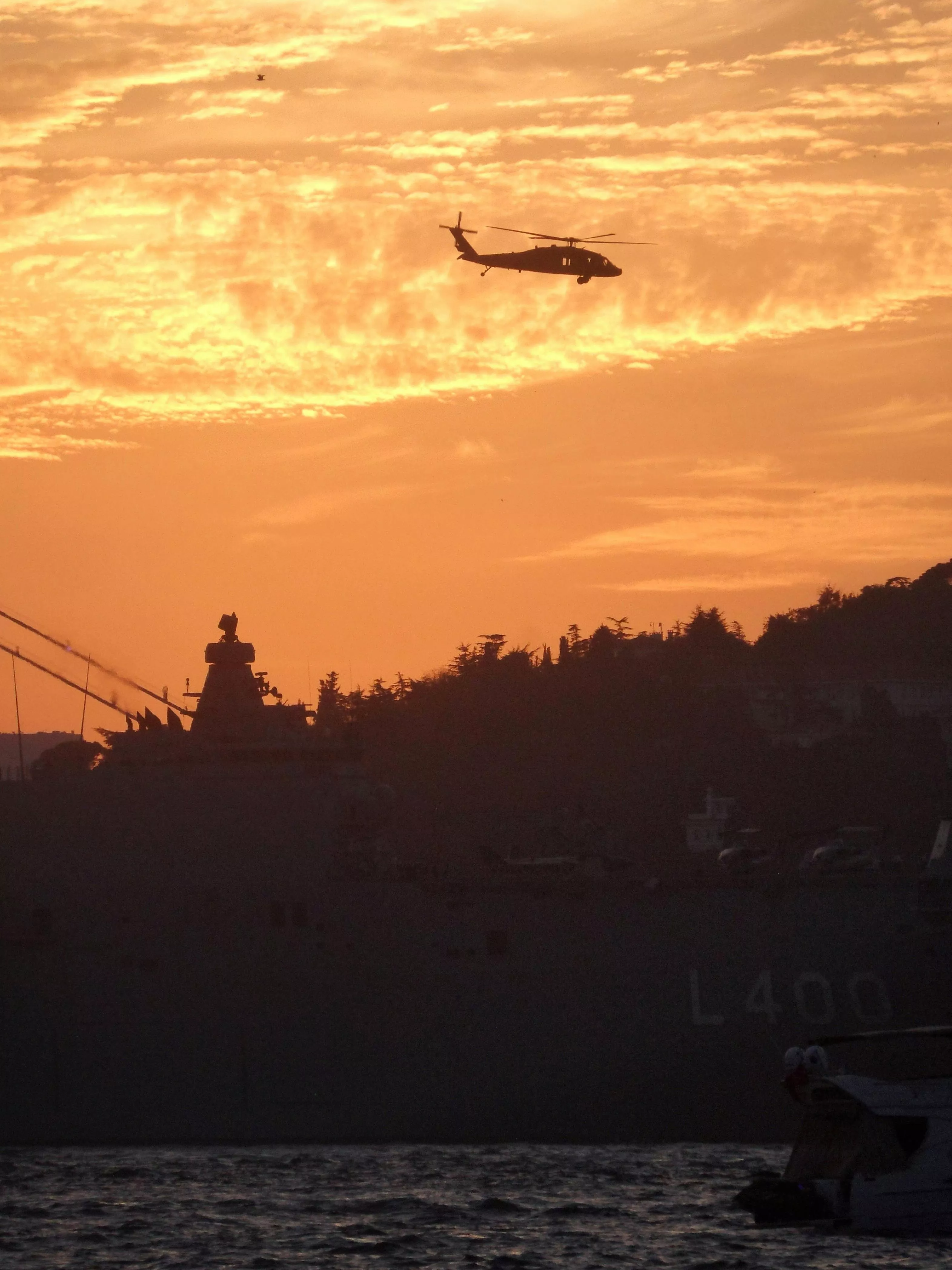 iPhone Helicopter Wallpapers - Wallpaper Cave