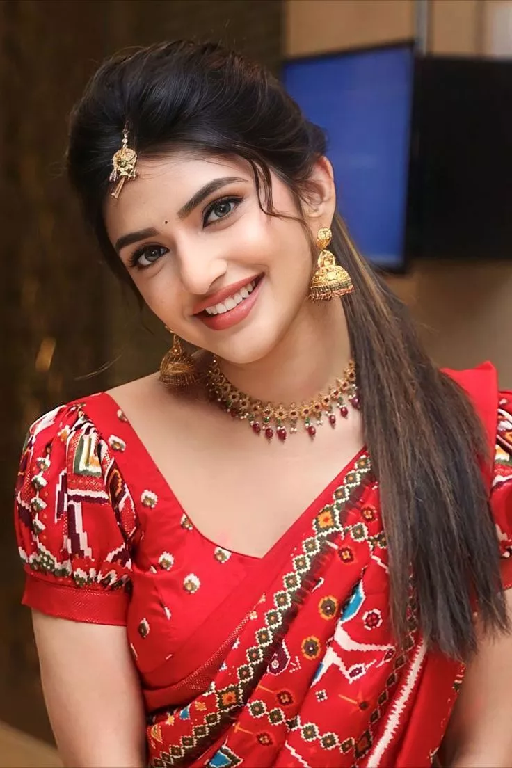 Sreeleela Saree Wallpapers - Wallpaper Cave