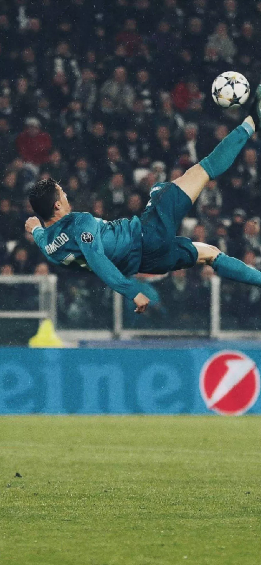 Cristiano Ronaldo Bicycle Kick Wallpapers - Wallpaper Cave