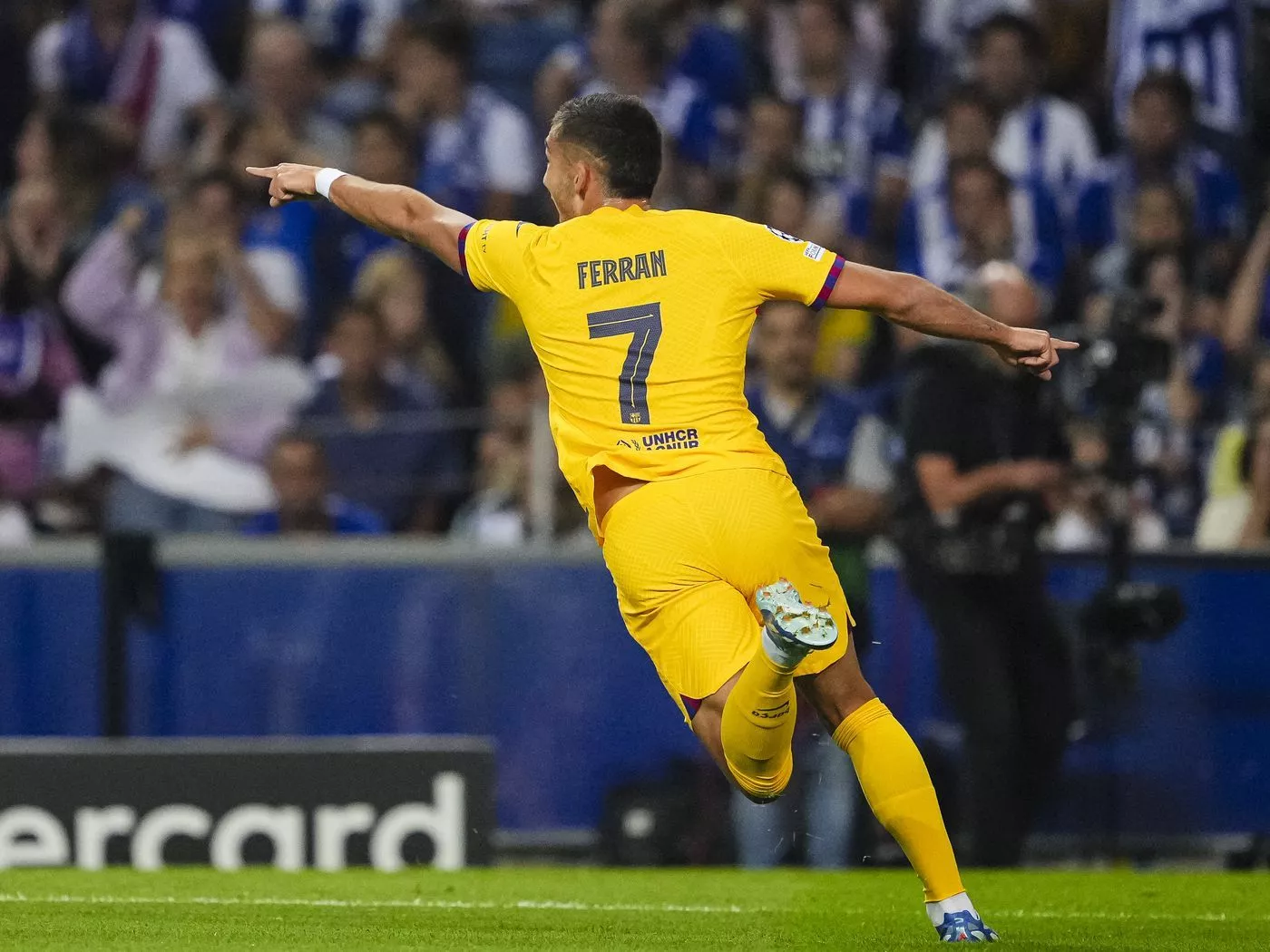 Ferran Torres 2025 Wallpapers - Wallpaper Cave