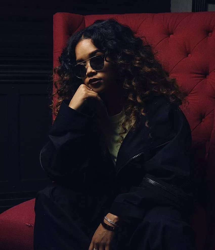 The Singer H.E.R. Wallpapers - Wallpaper Cave