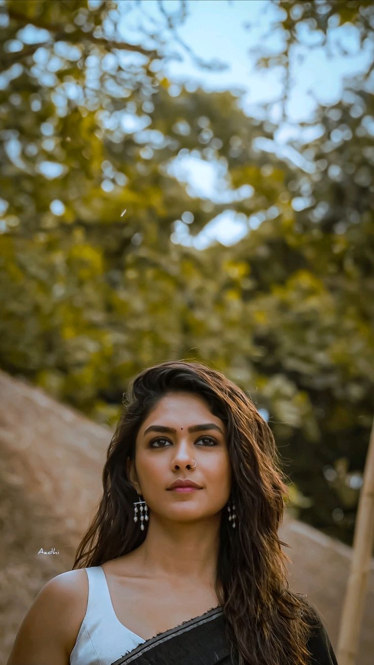 Mrunal Thakur Mobile Wallpapers - Wallpaper Cave