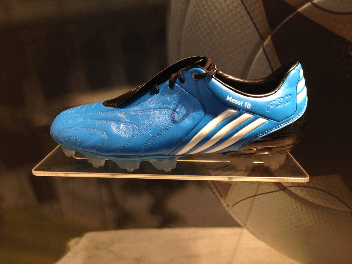 Messi Boot Kiss Wallpapers - Wallpaper Cave