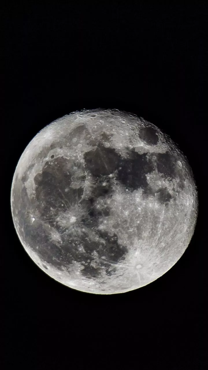 Vertical Moon Wallpapers - Wallpaper Cave