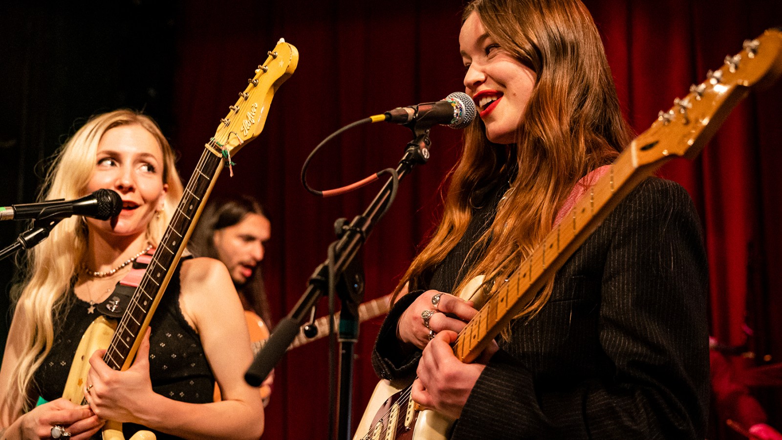 Wet Leg Wallpapers - Wallpaper Cave