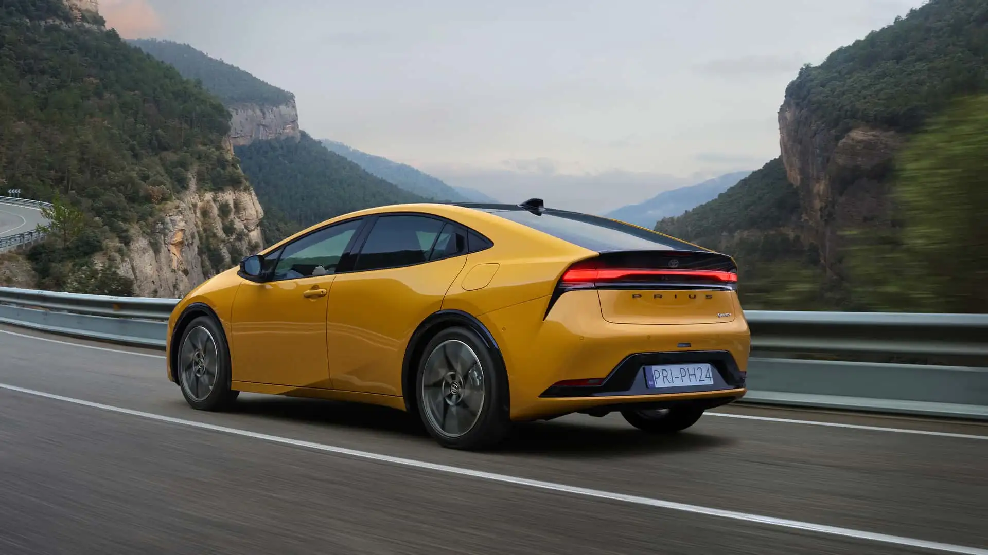 2025 Toyota Prius Wallpapers - Wallpaper Cave