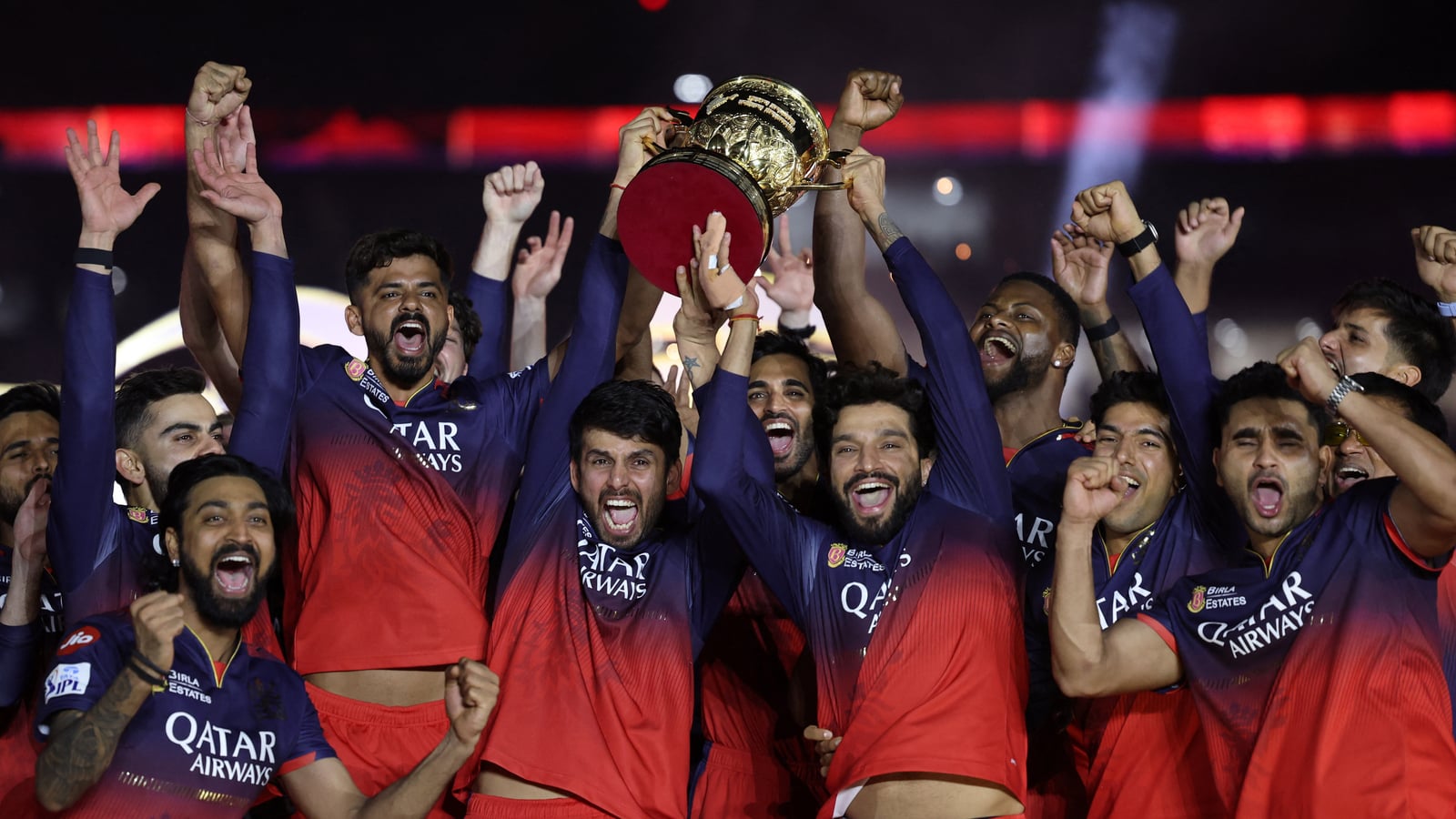 Virat Kohli IPL Trophy Wallpapers - Wallpaper Cave