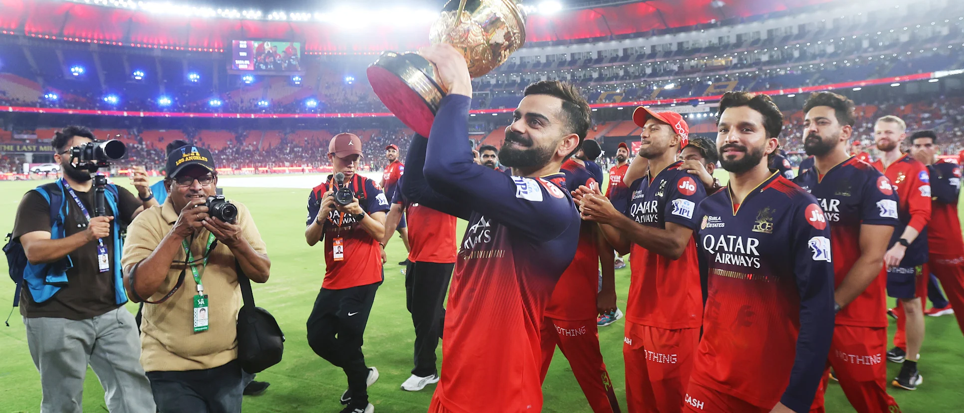 Virat Kohli IPL Trophy Wallpapers - Wallpaper Cave