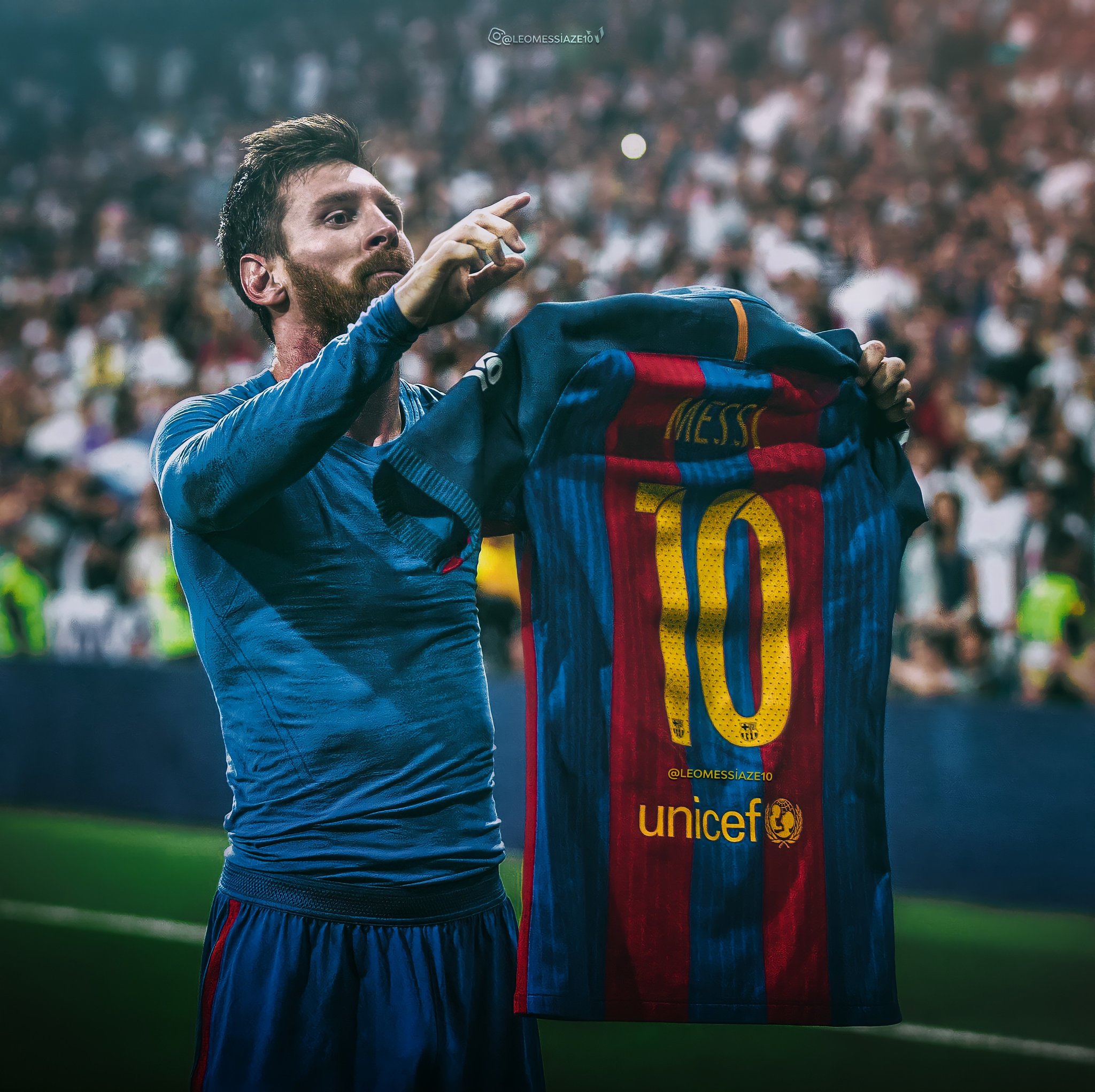 Messi Holding Shirt Wallpapers - Wallpaper Cave