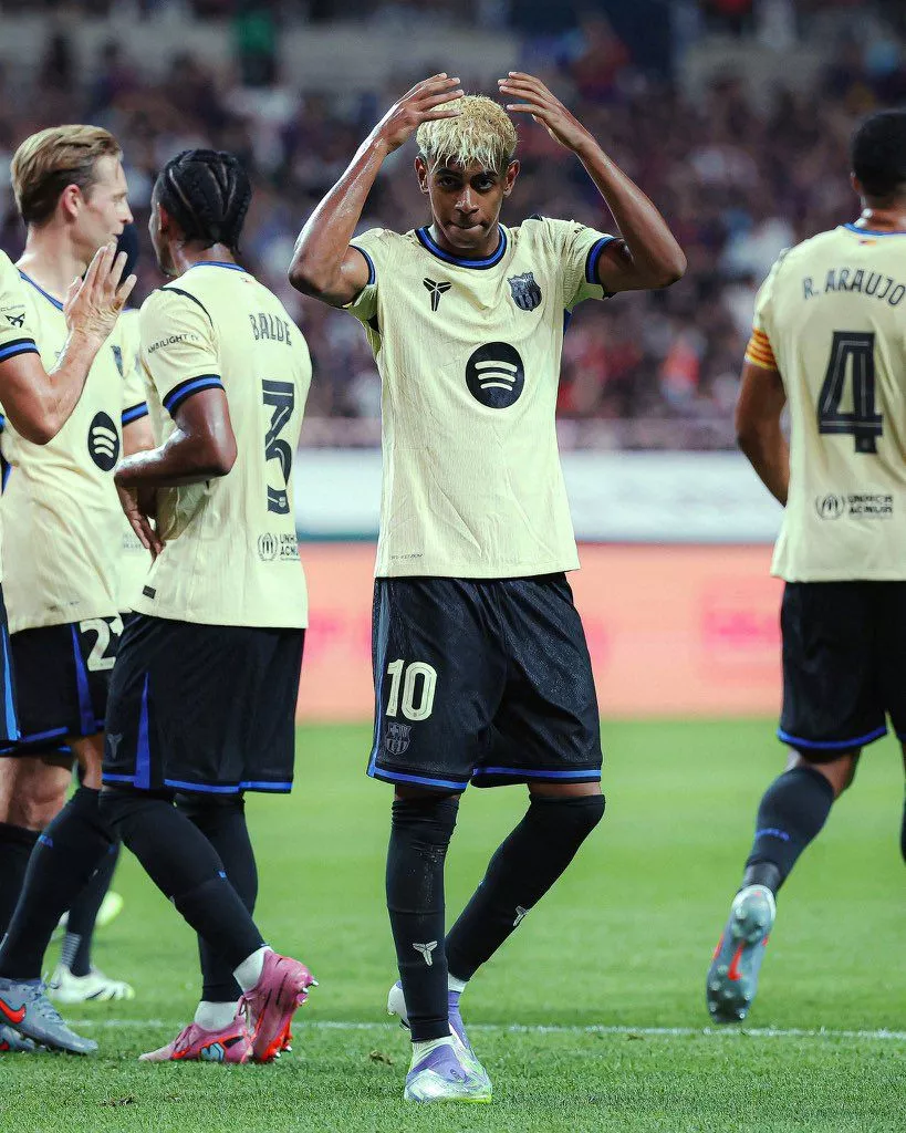 Lamine Yamal Crown Celebration Wallpapers - Wallpaper Cave