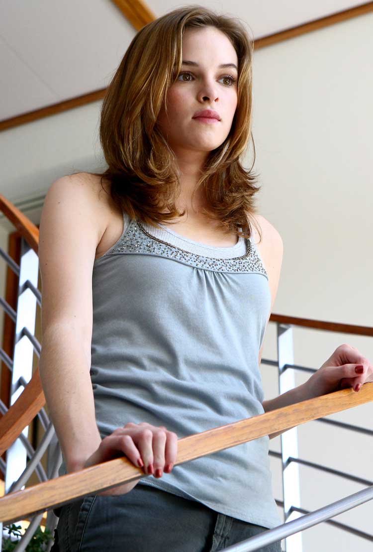 Danielle Panabaker iPhone Wallpapers - Wallpaper Cave