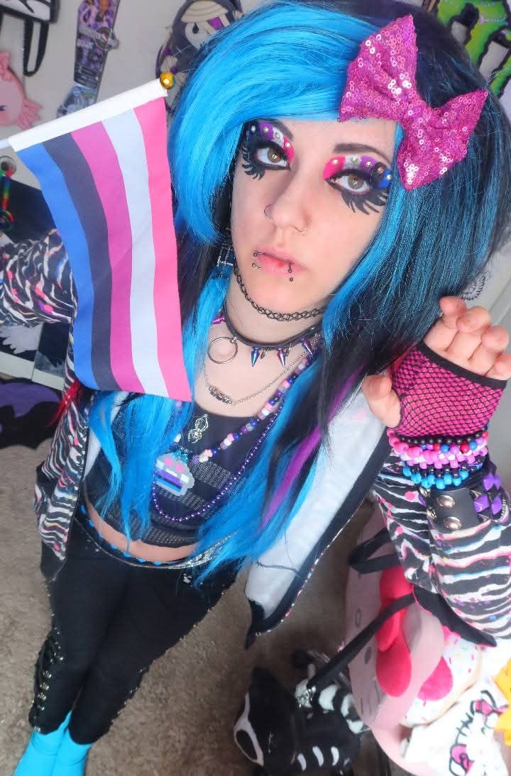 Clawed Beauty 101 Wallpapers - Wallpaper Cave