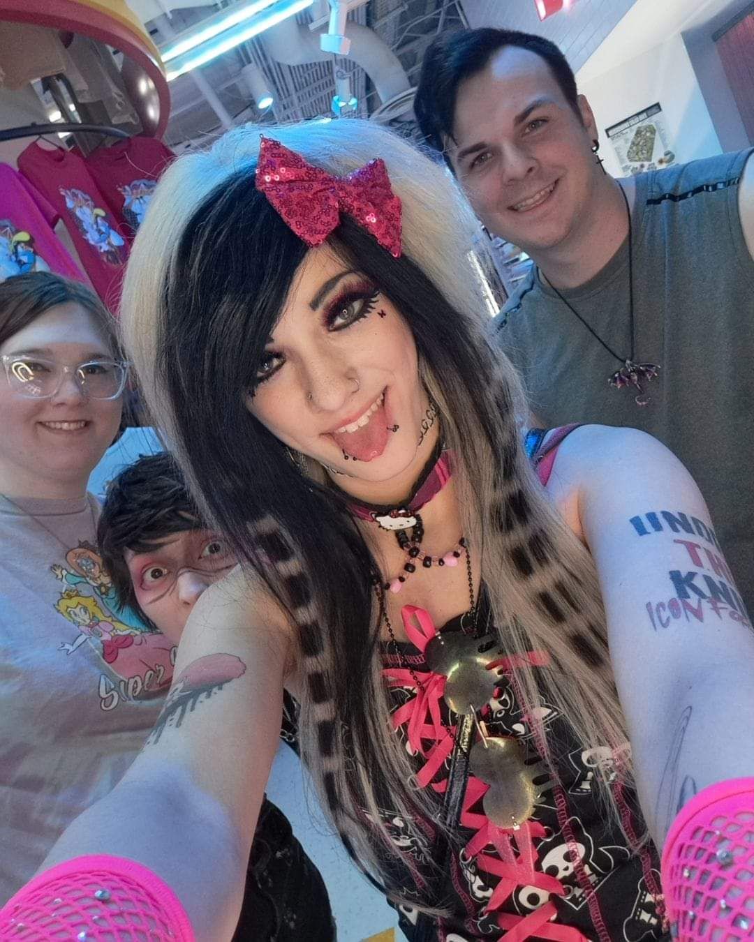 Clawed Beauty 101 Wallpapers - Wallpaper Cave